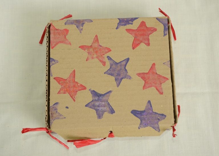 15 Simple And Stunning Gift Box Decoration Ideas