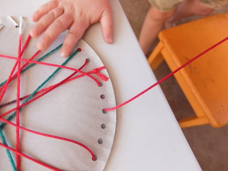 Paper plate apple craft - simple fine motor activity for toddlers (2 ...