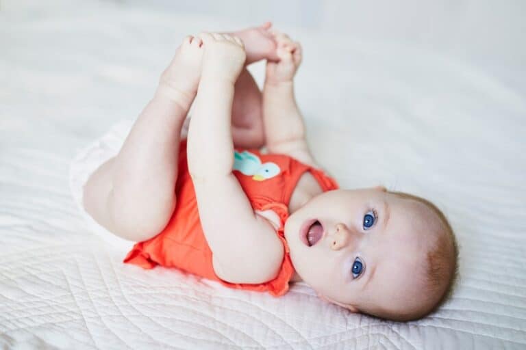 29+ tips to encourage healthy newborn development (sense-by-sense)