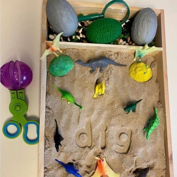 21 Fun & Easy Dinosaur Sensory Activities (inc Dinosaur Sensory Bin ...