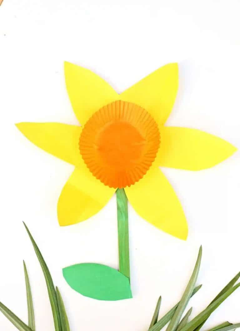 25 Gorgeous Flower Crafts for Kids (Easy Spring or Mother's Day Crafts)